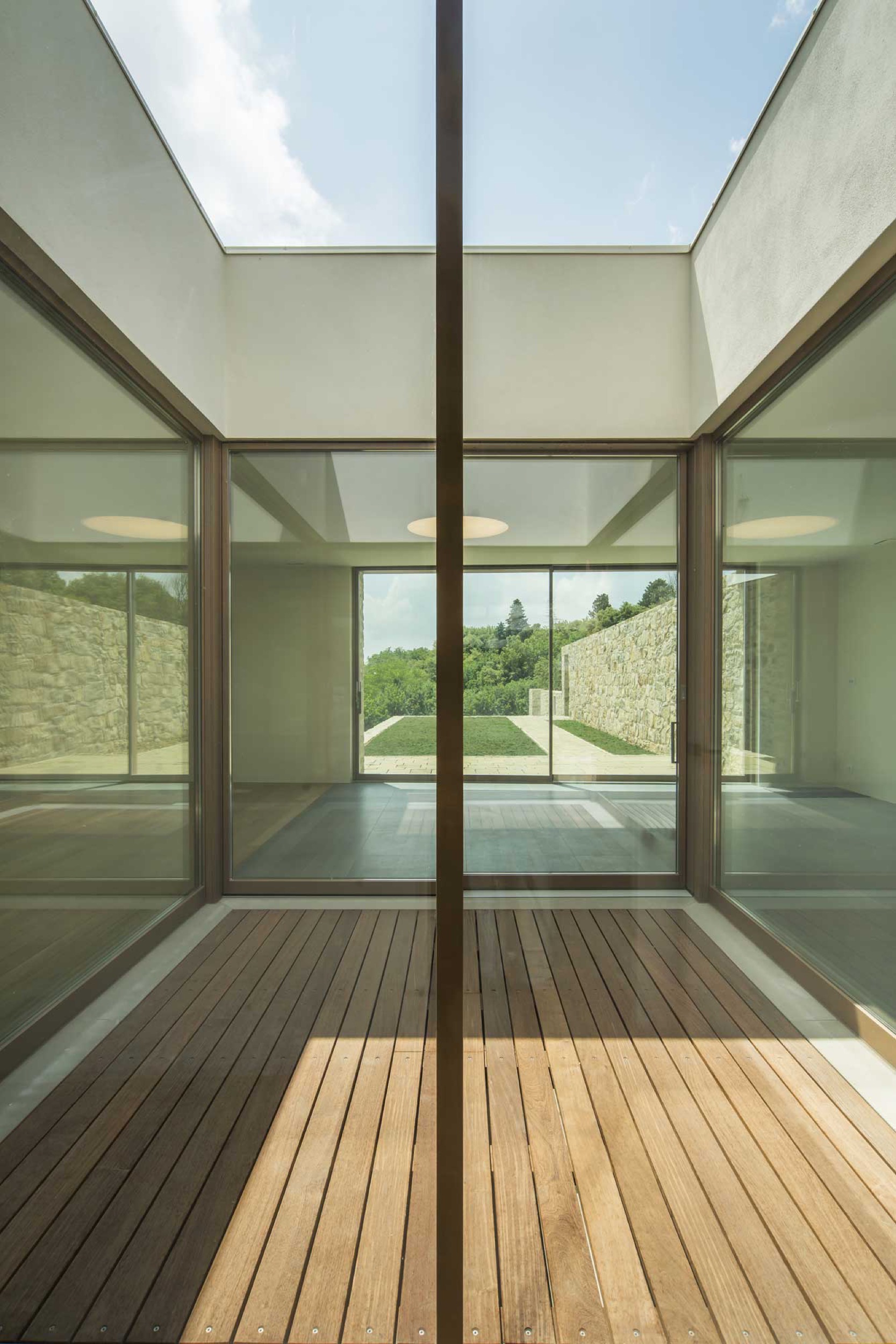 Gallery of Frameless Windows in Villa Firenze - 7