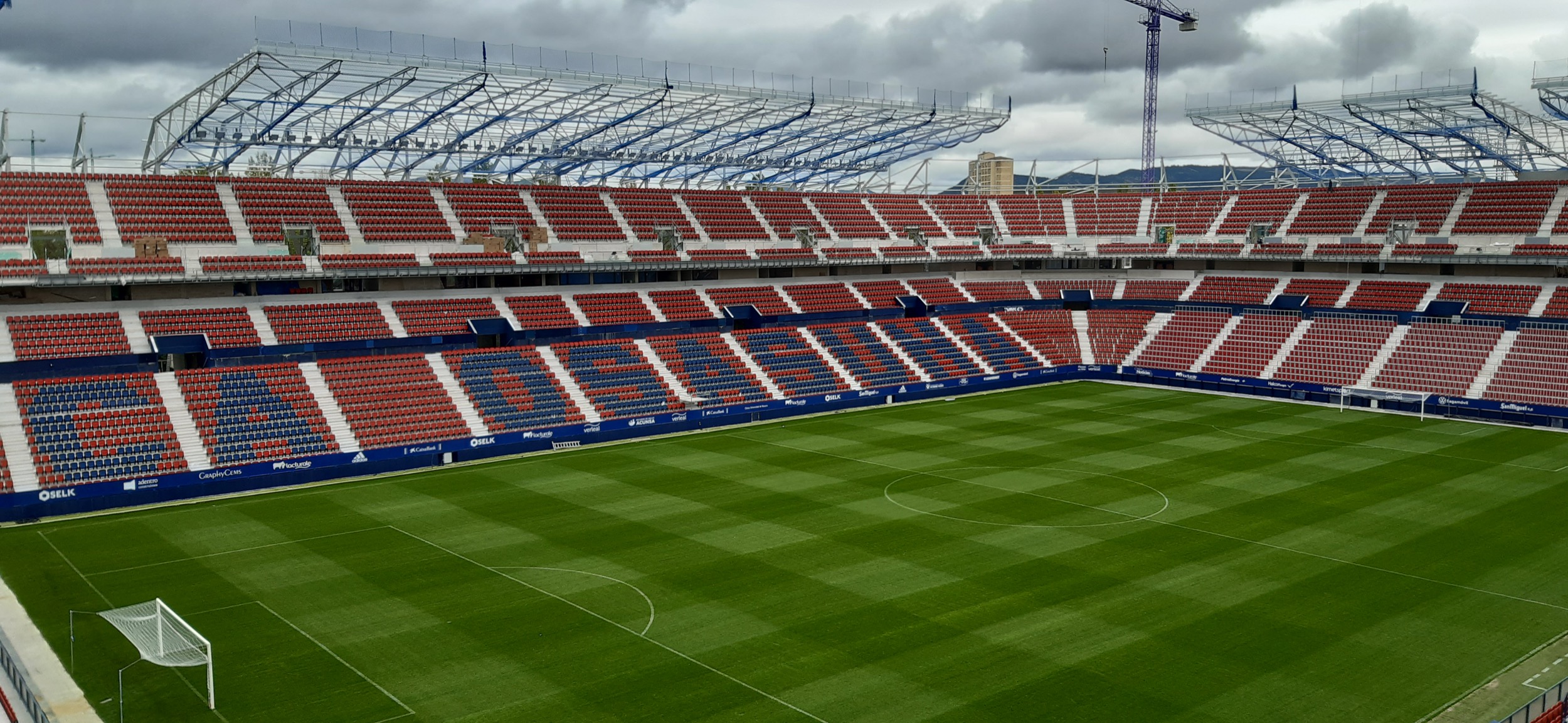 Gallery of Standing Stadium Seats in El Sadar Stadium - 3