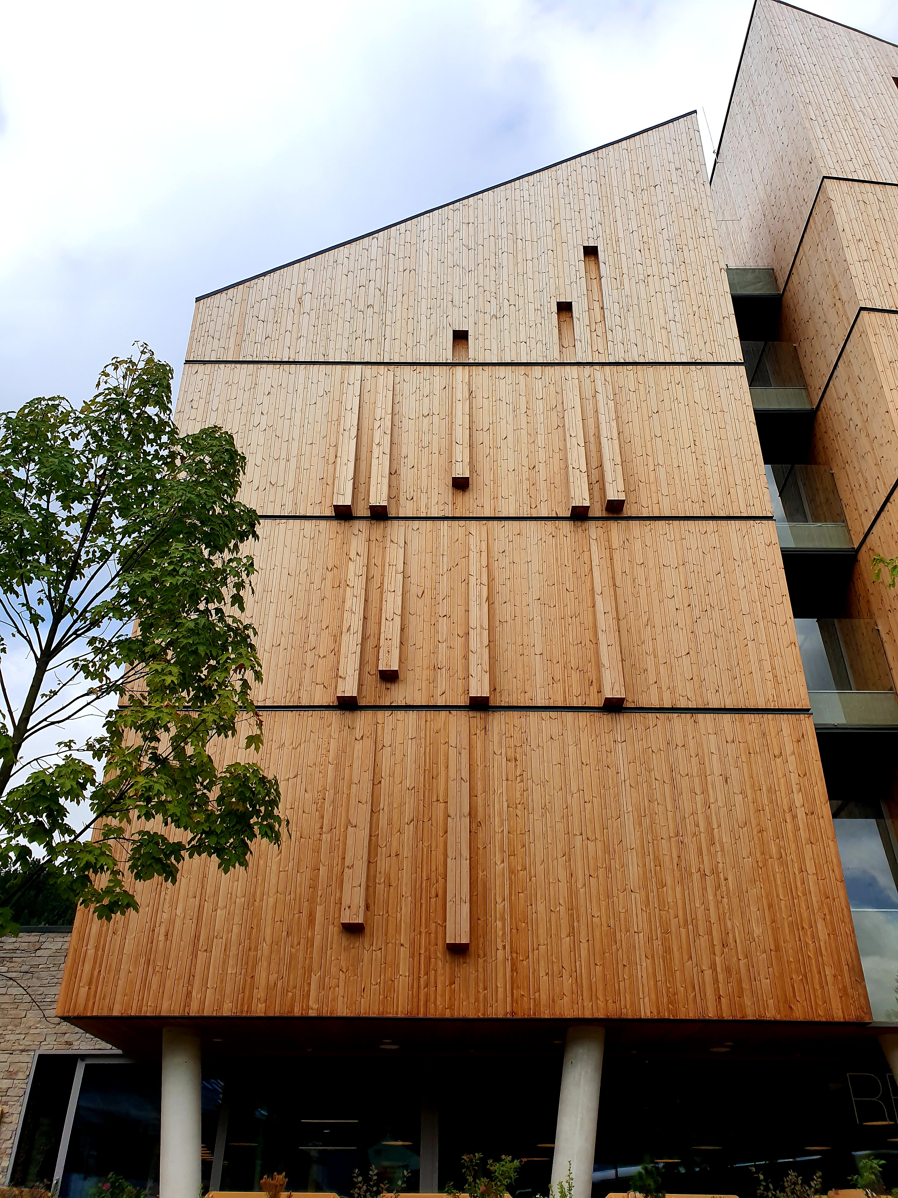 Galeria de Madera termotratada Thermowood en fachada - 24