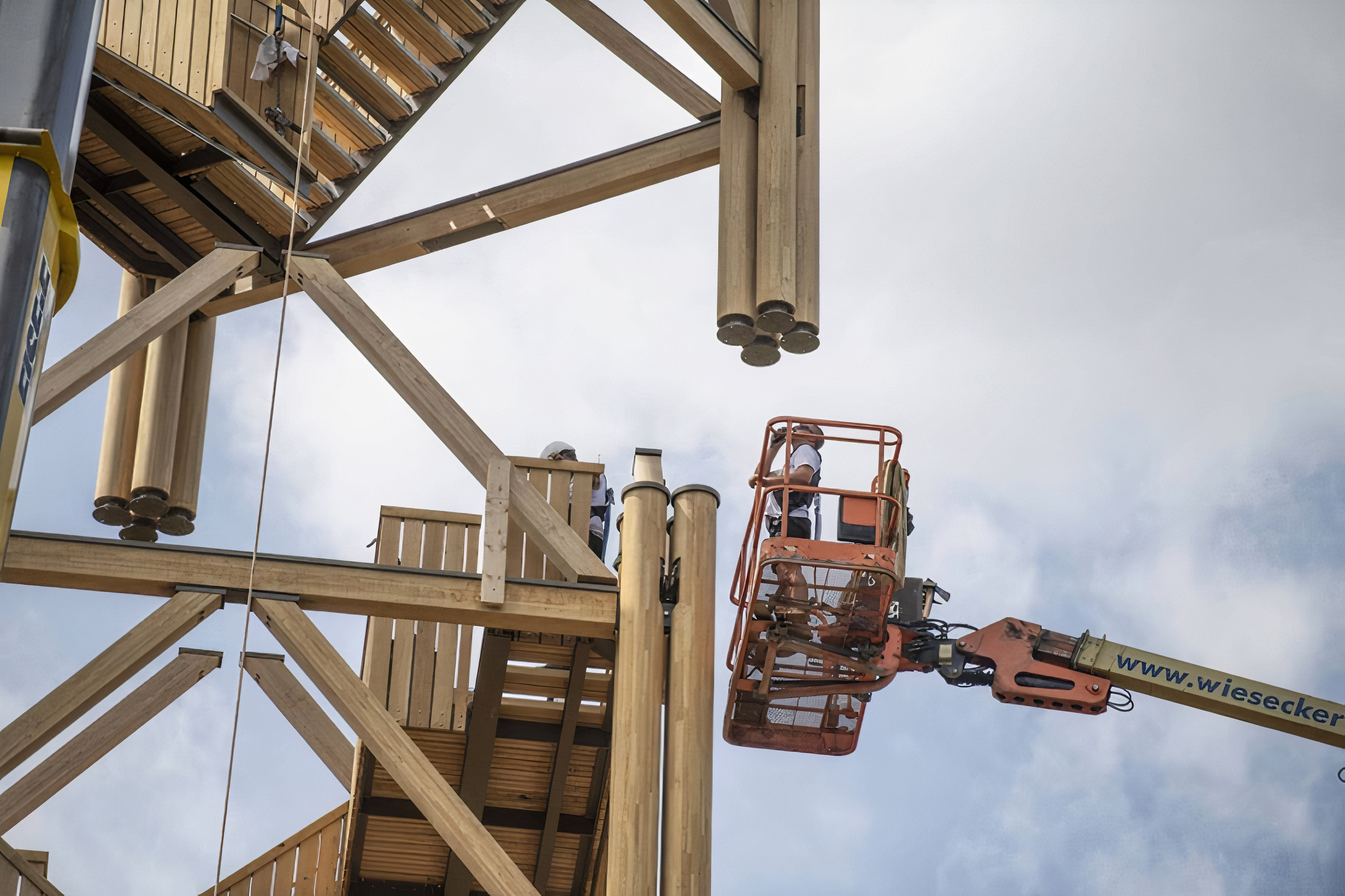 Gallery of Laminated Beams in Goethe Tower - 3