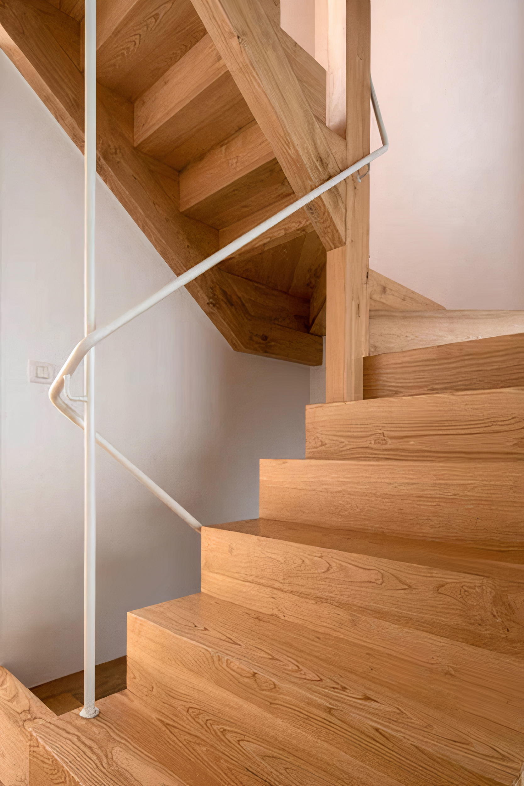Gallery of Laminated Beams in Single-family Home - 6
