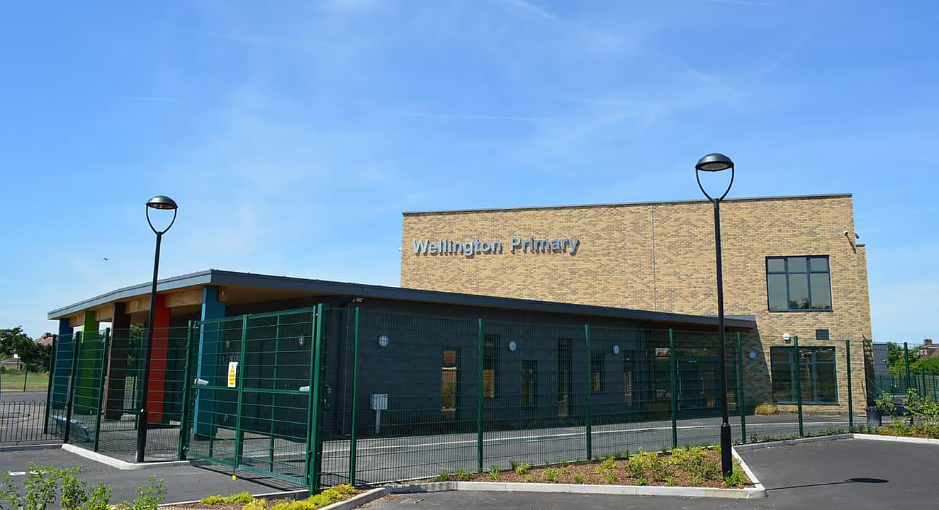 Laminated Timber Structures in Primary School from Egoin