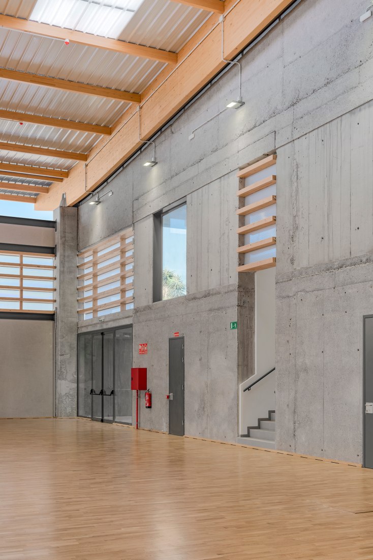 Gallery of Laminated Timber Beam Structure in Sports Center - 4