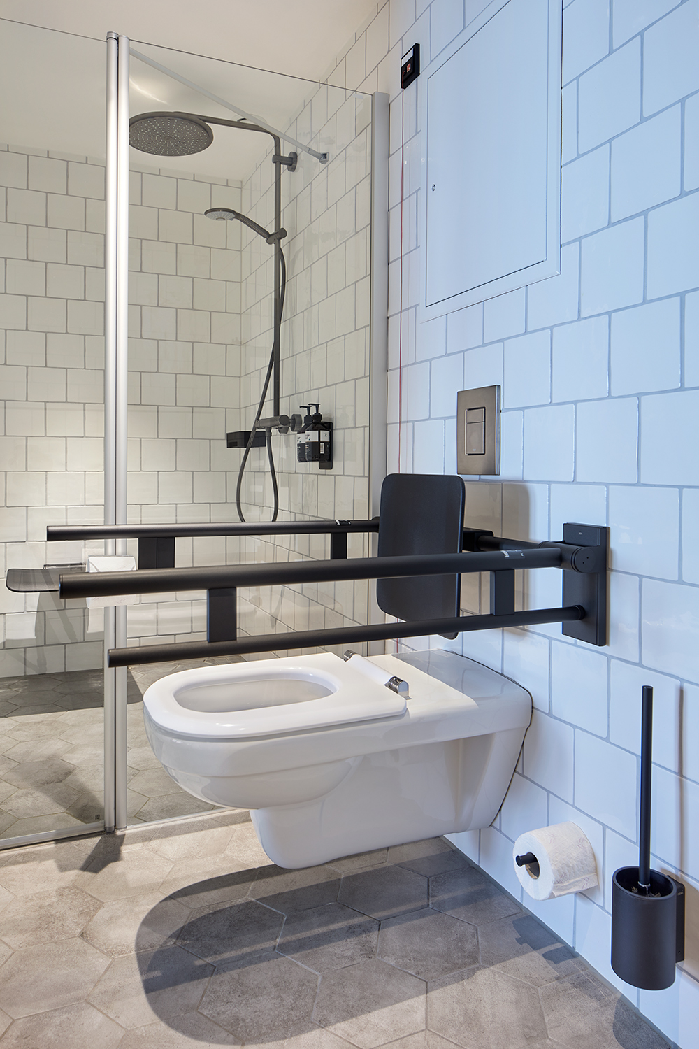 Gallery of Accessible Bathrooms in Seaside Hotel - 6