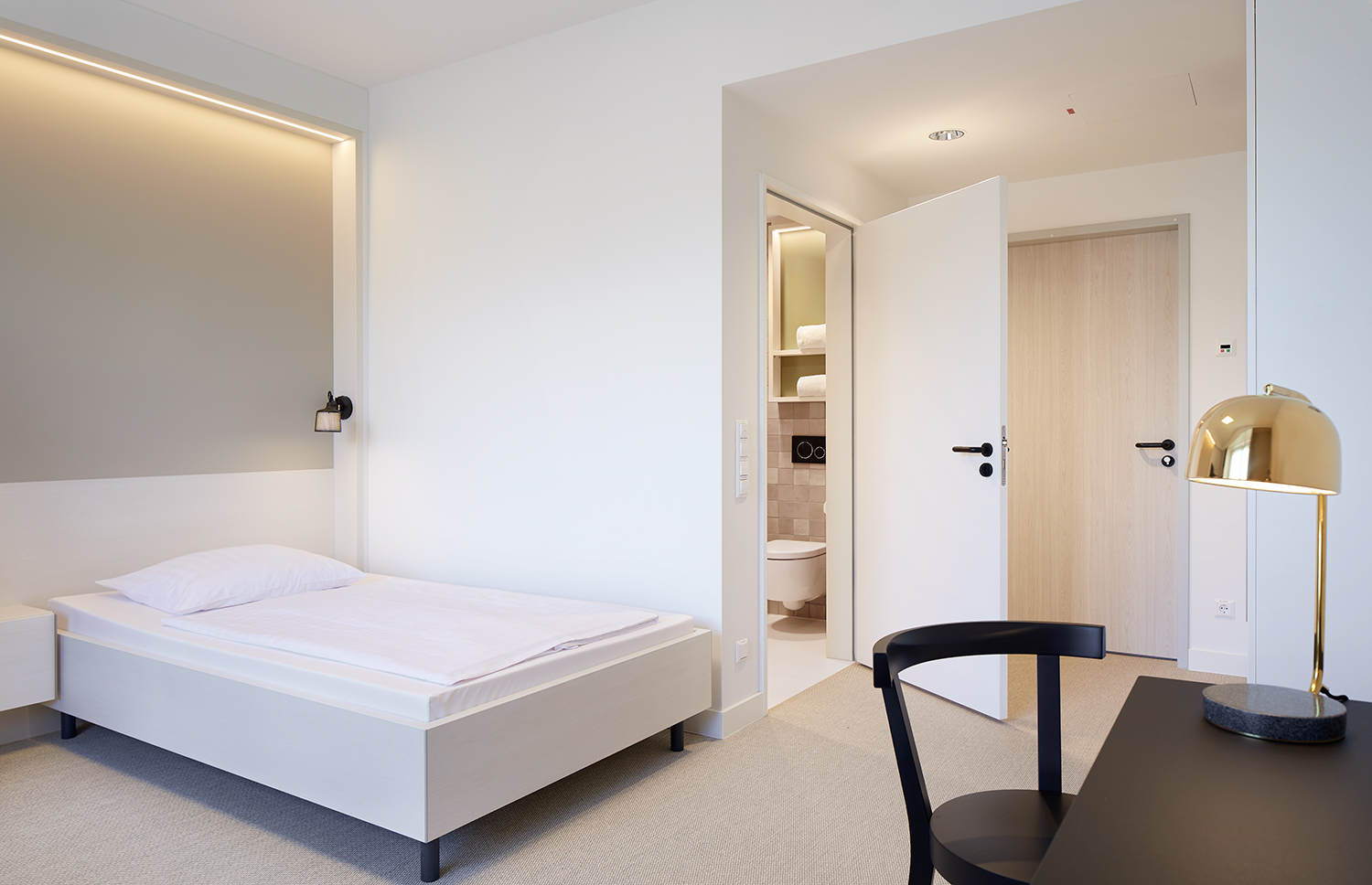 Gallery of Barrier-Free Equipment in Psychiatric Clinic - 6