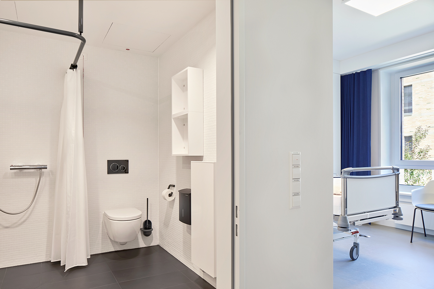 Gallery of Barrier-Free Equipment in Psychiatric Clinic - 5