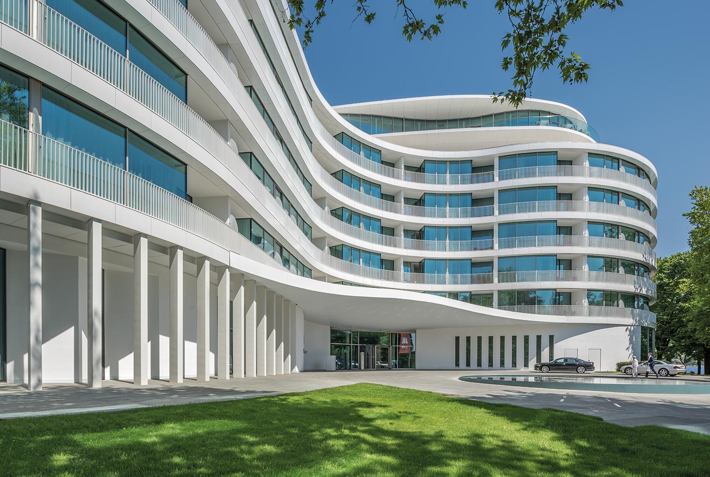 Gallery of Wavy Ceramic Tiles on the Fontenay Hotel Facade| LONGOTON - 3