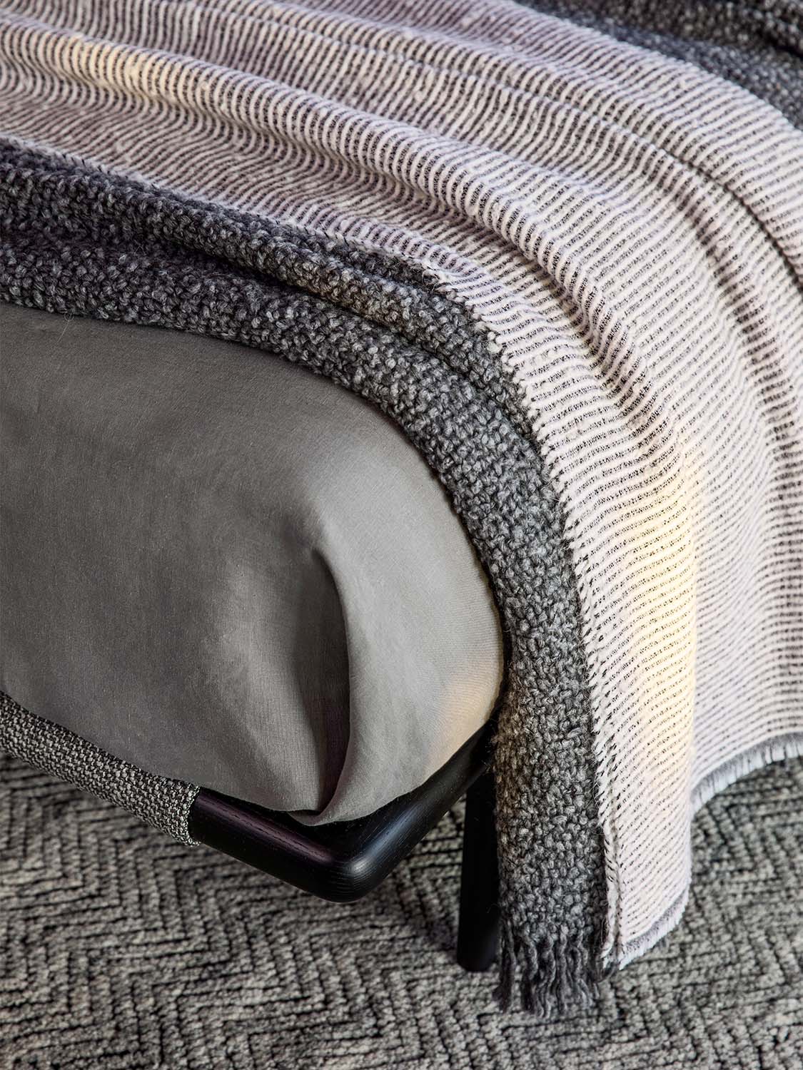 Gallery of Solid Frame Bed | Gaudí - 16