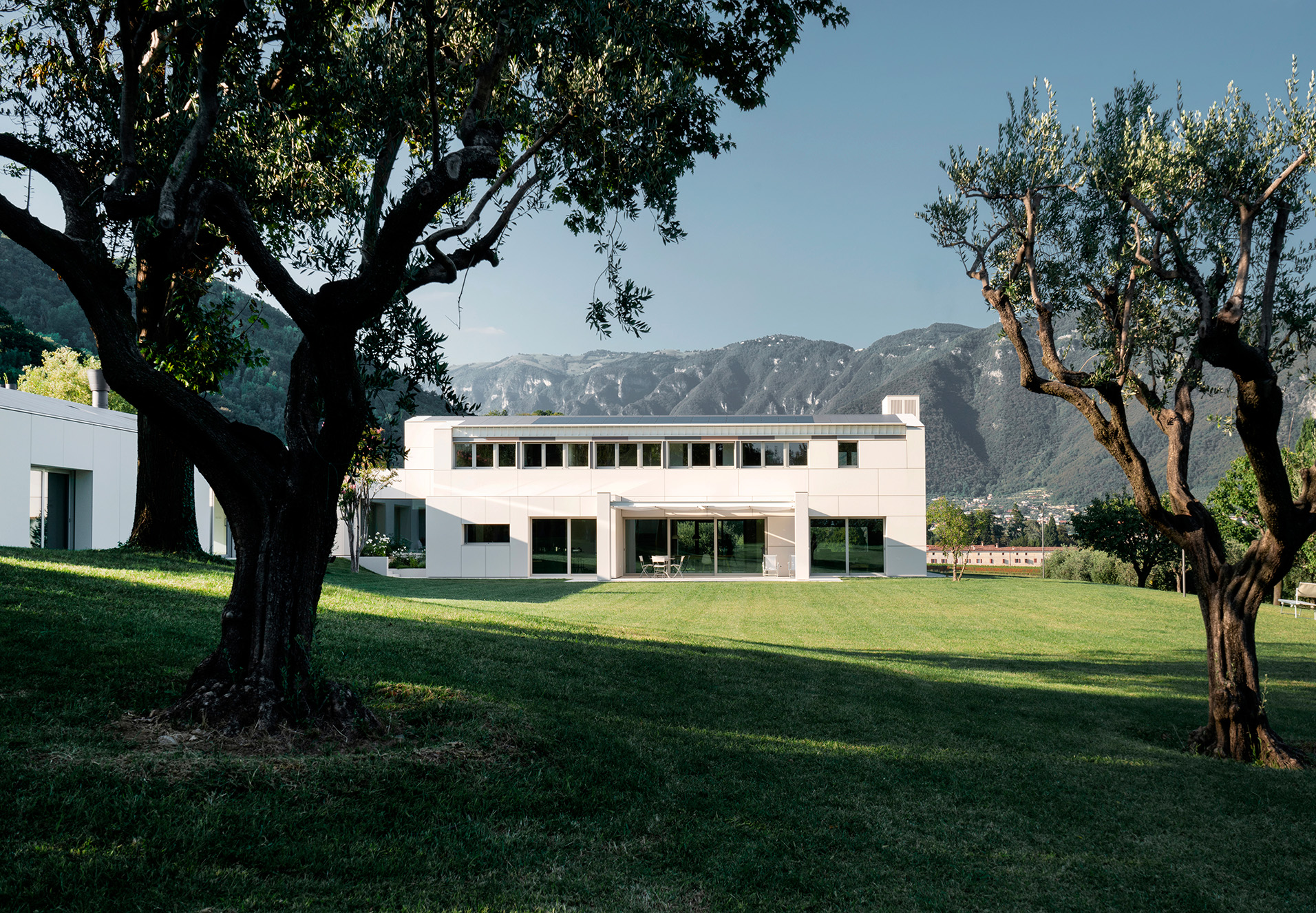 Gallery of Sintered Stone Facades in Italian Villa - 1