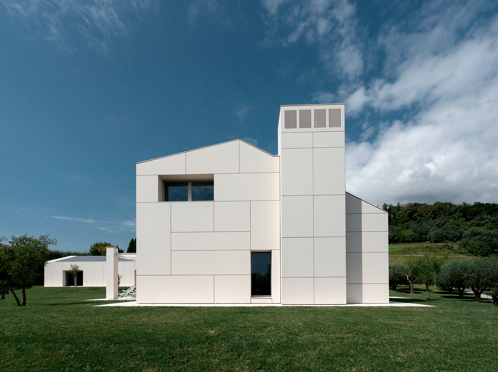 Gallery of Sintered Stone Facades in Italian Villa - 7