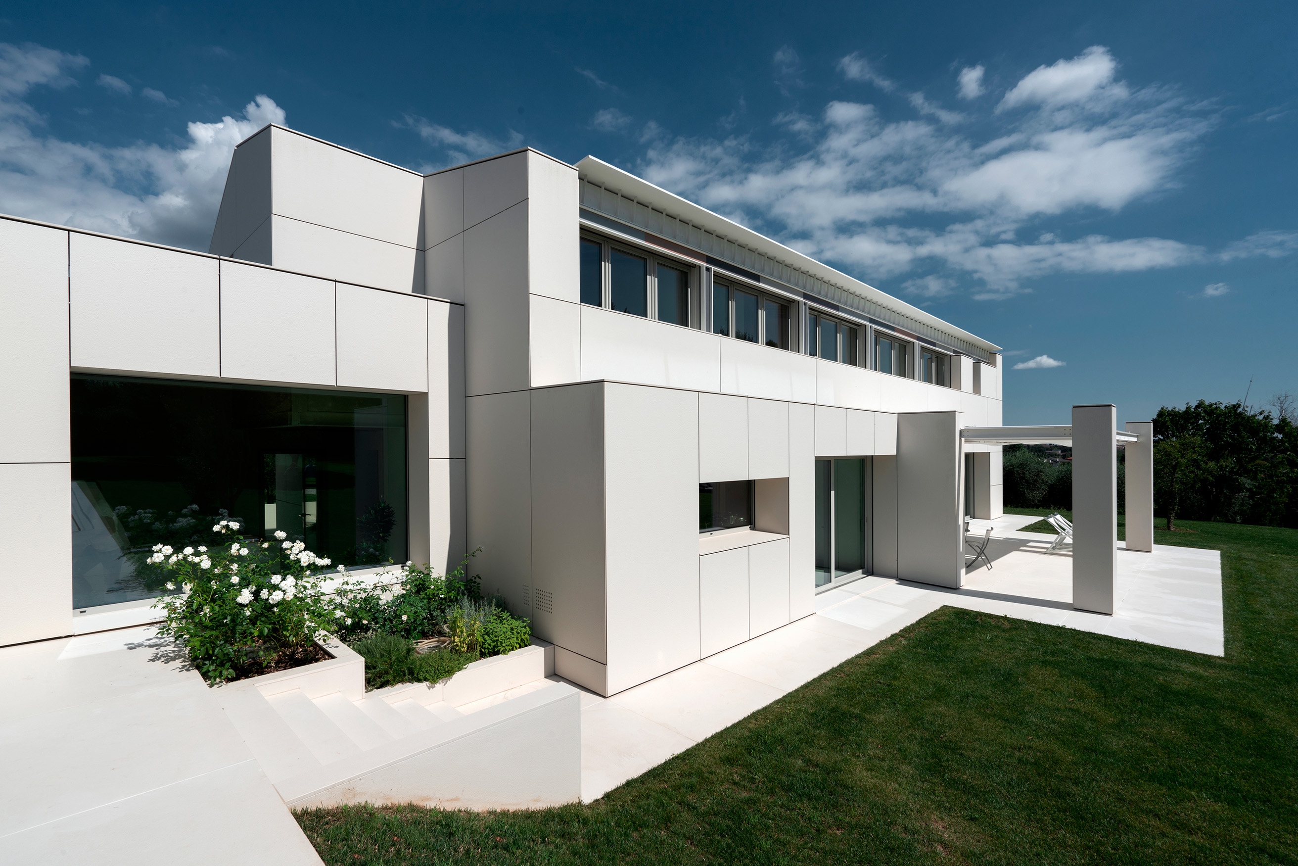 Gallery of Sintered Stone Facades in Italian Villa - 6