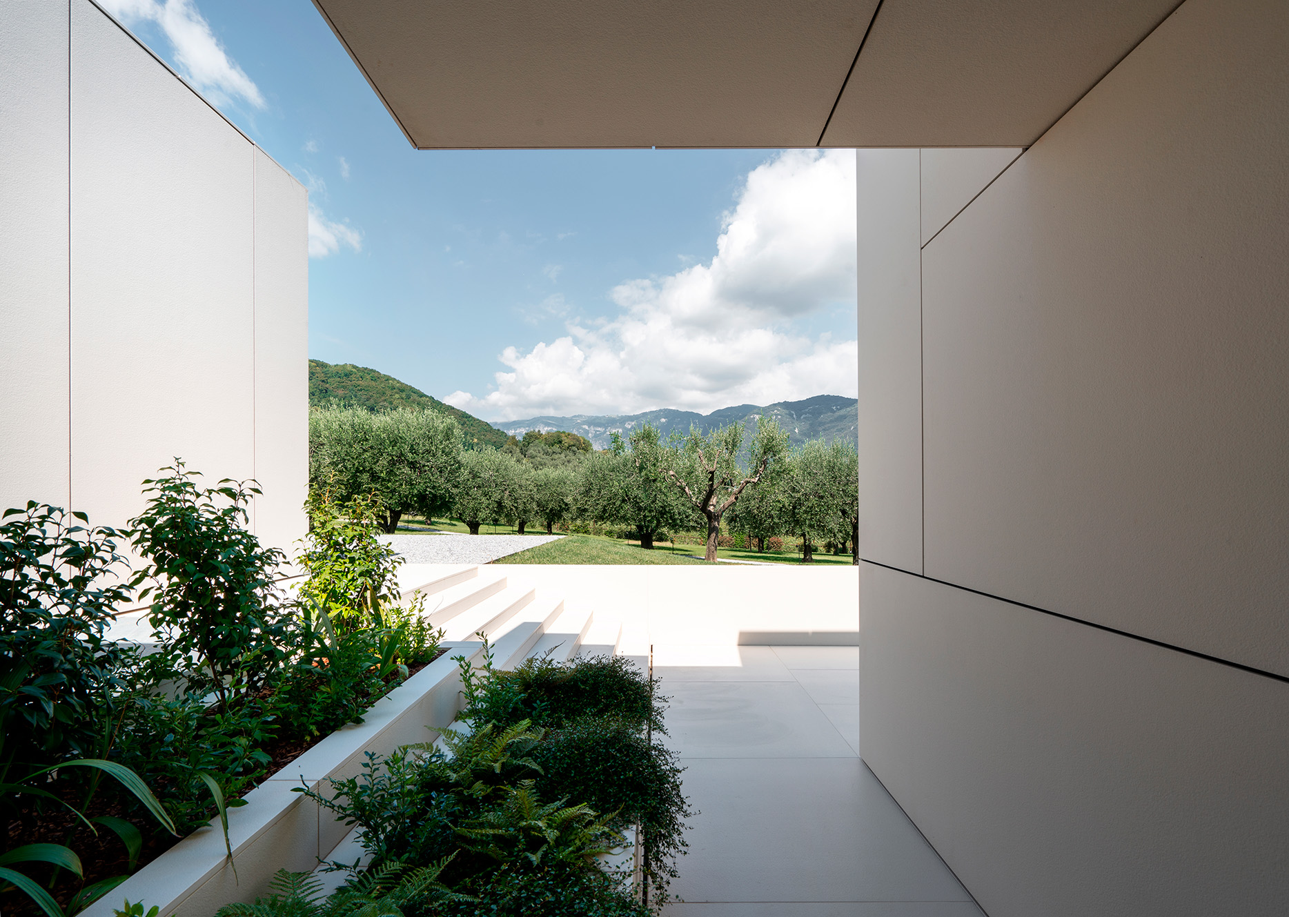 Gallery of Sintered Stone Facades in Italian Villa - 4