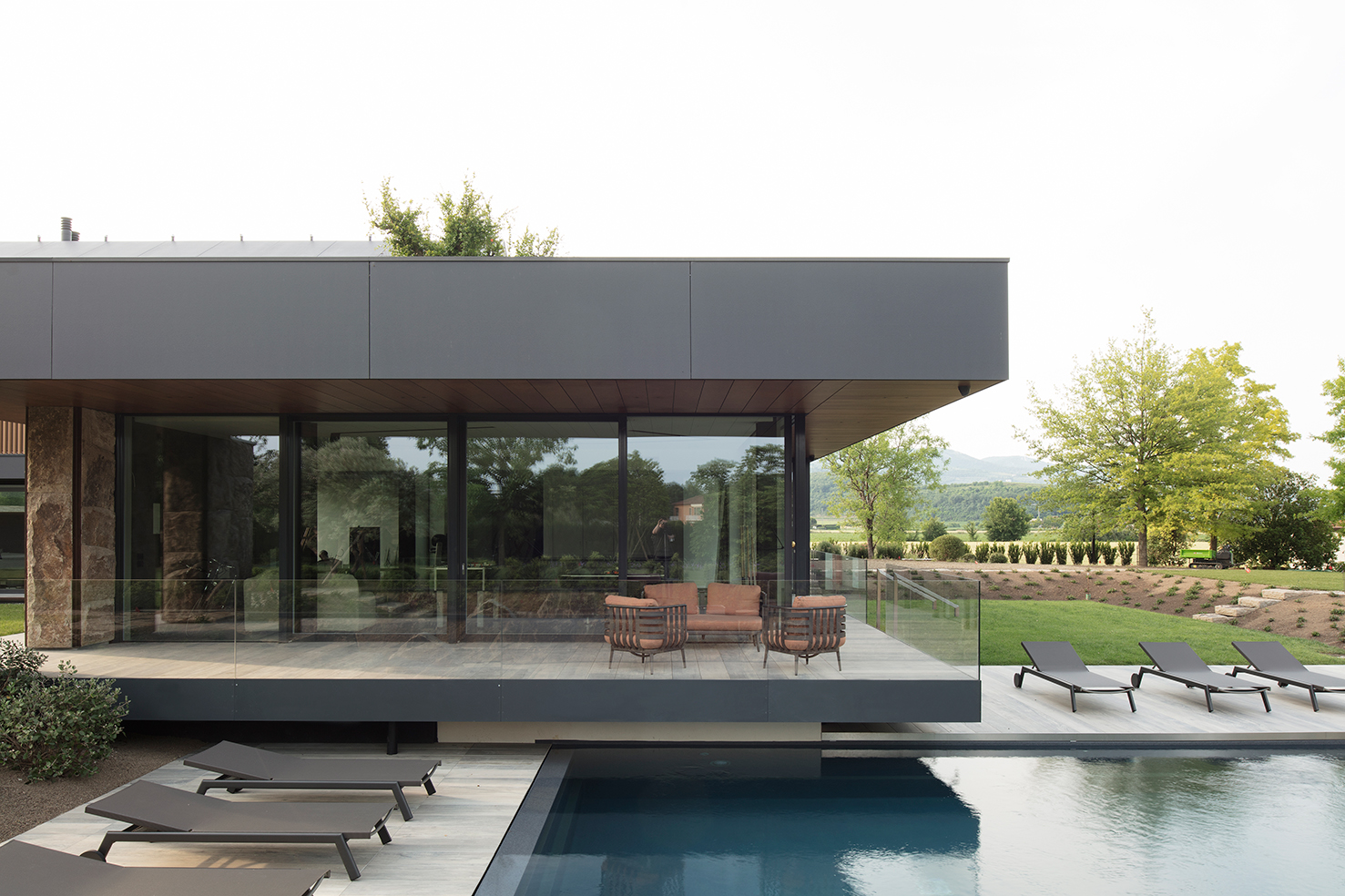 Gallery of Sintered Stone Finishes in Zero Emissions House - 3