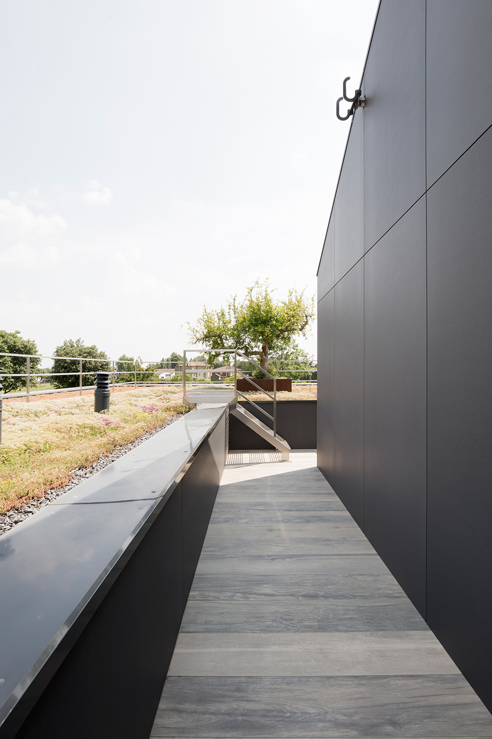 Gallery of Sintered Stone Finishes in Zero Emissions House - 10