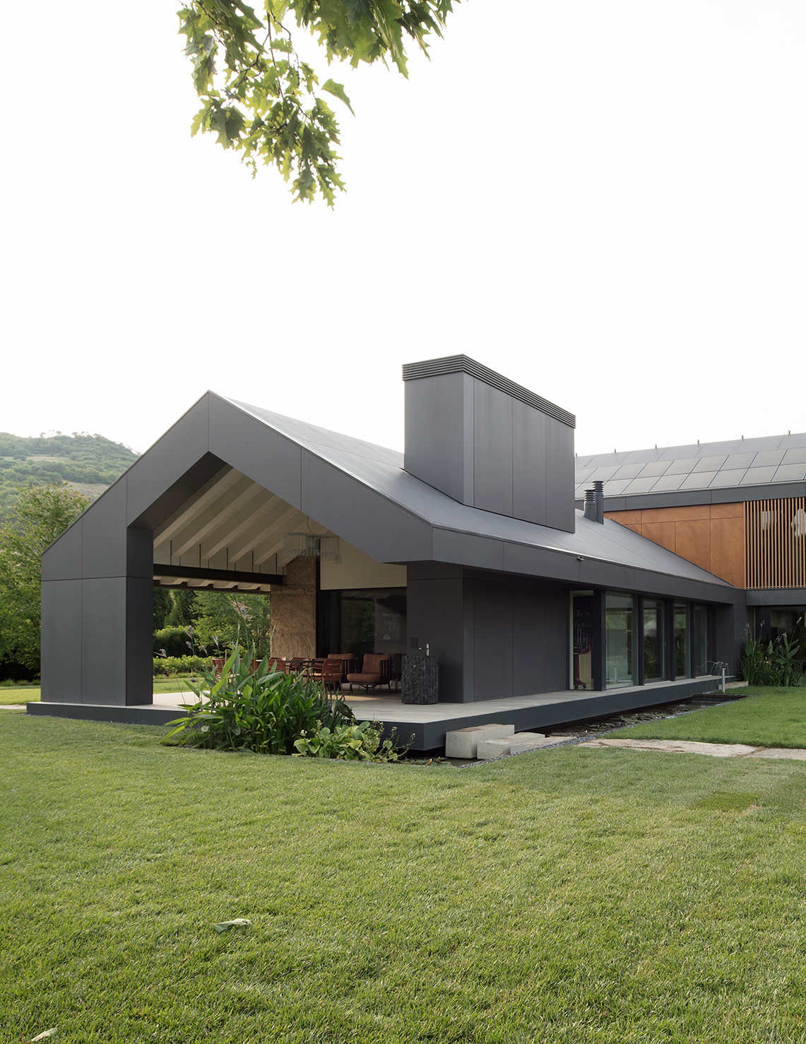 Gallery of Sintered Stone Finishes in Zero Emissions House - 7