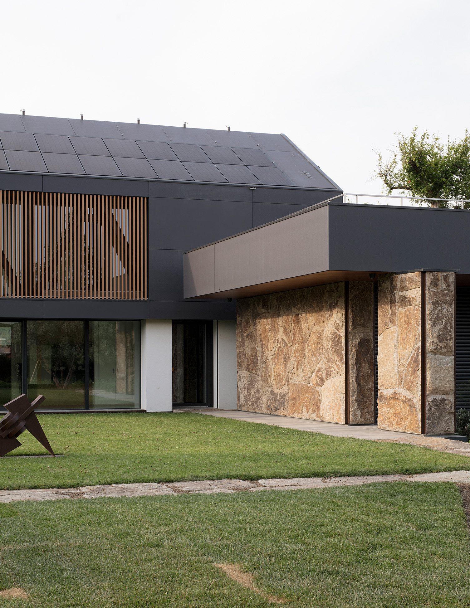 Gallery of Sintered Stone Finishes in Zero Emissions House - 6