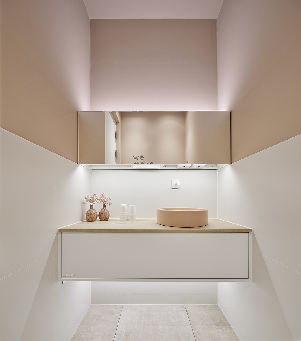 Laminate Furniture and Worktops at an Orthodontic Practice from PFLEIDERER