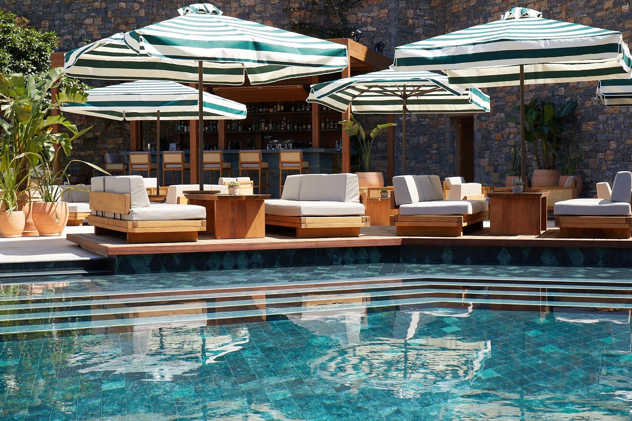 Marbled Copings and Tiles for Pools from Stonetech