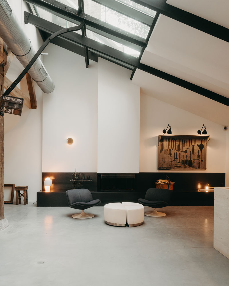 Gallery of Light Fixtures in Paris Showroom - 6