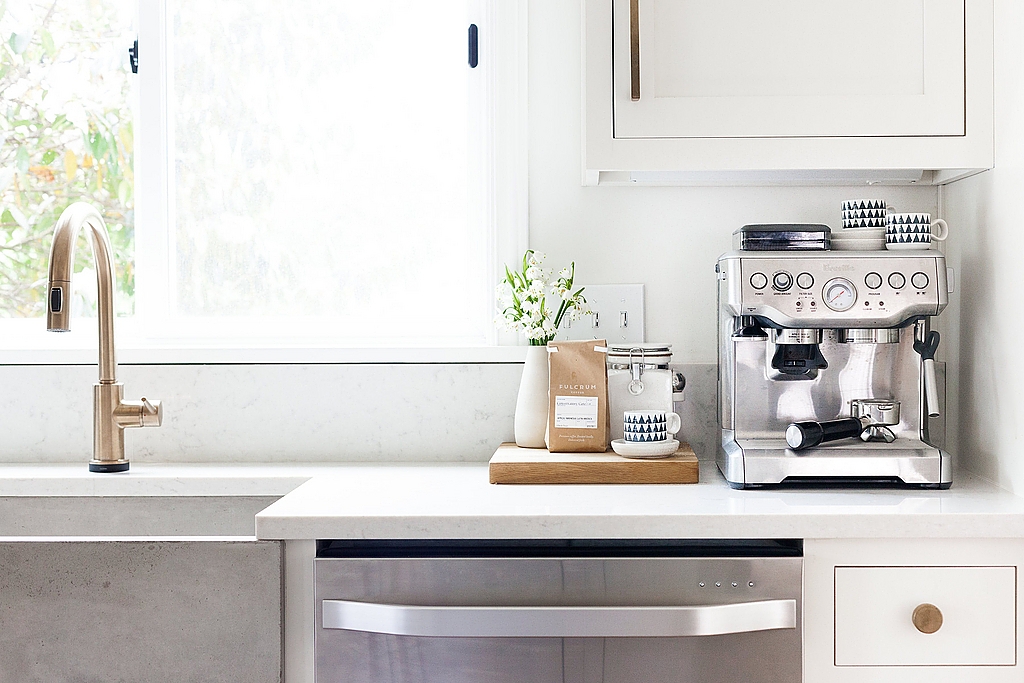 Gallery of Interior Cladding in Kitchen Projects - 7