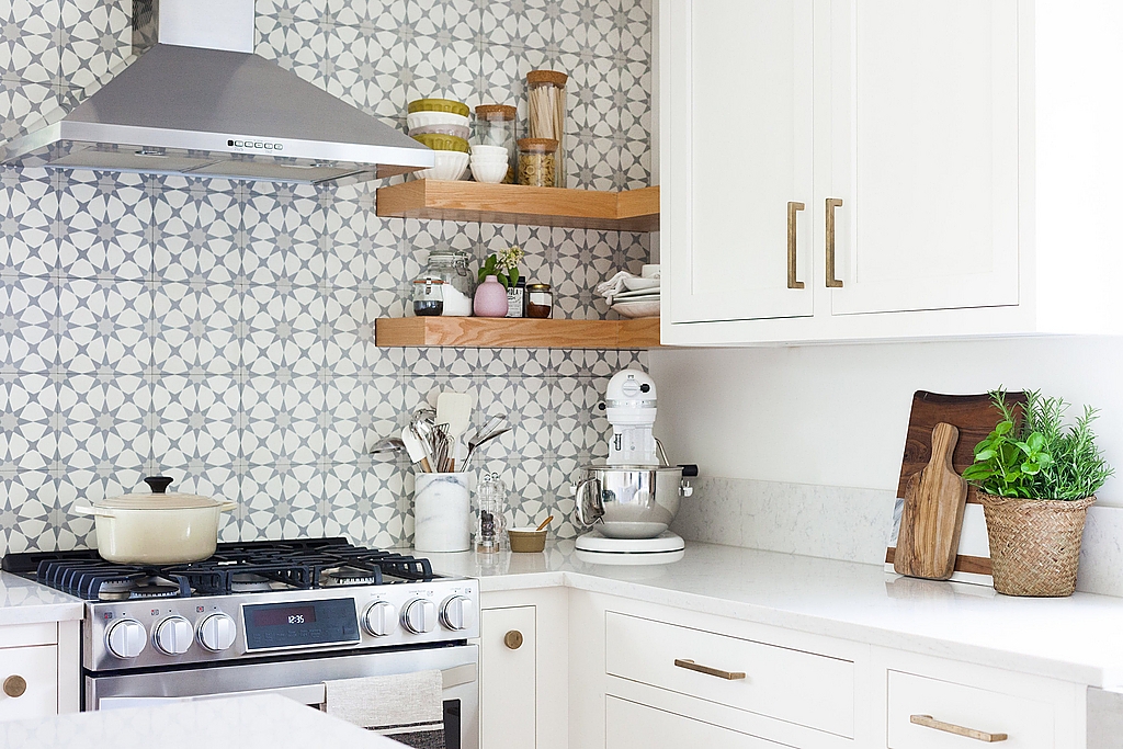 Gallery of Interior Cladding in Kitchen Projects - 5