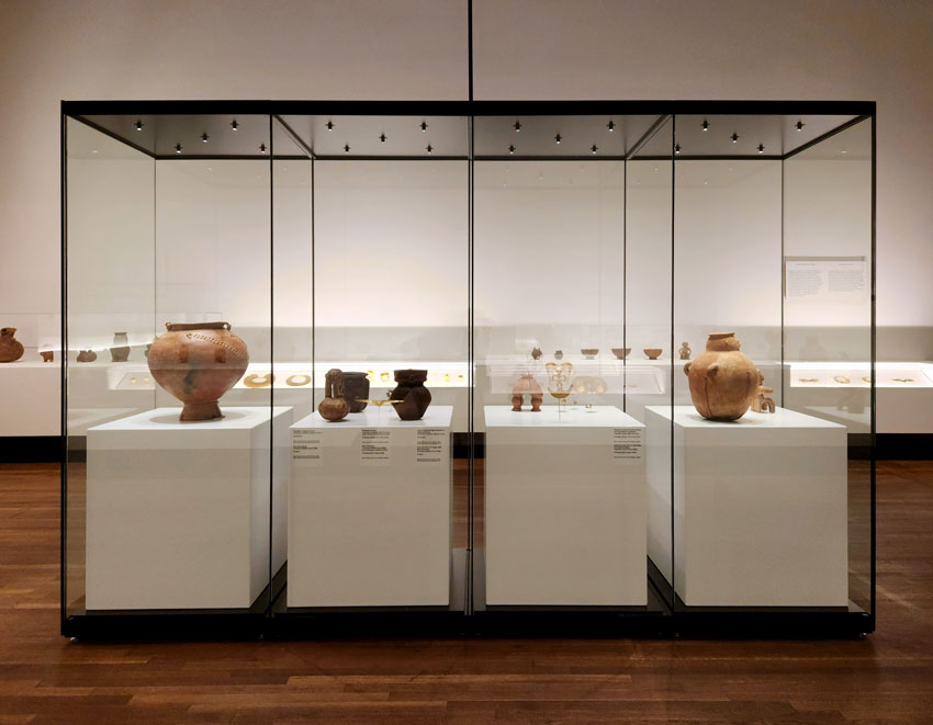 Gallery of Display Cases in Fine Art Museum - 9