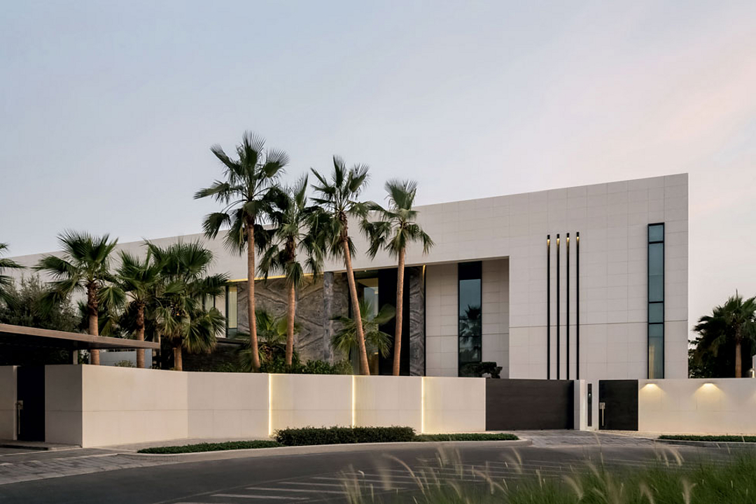 Pivot Door in Dubai Villa from Oikos Venezia