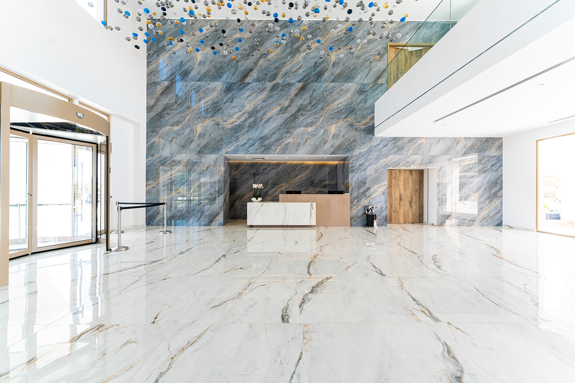 Gallery of Porcelain Tiles & Technical Stone in Luxury Hotel - 6