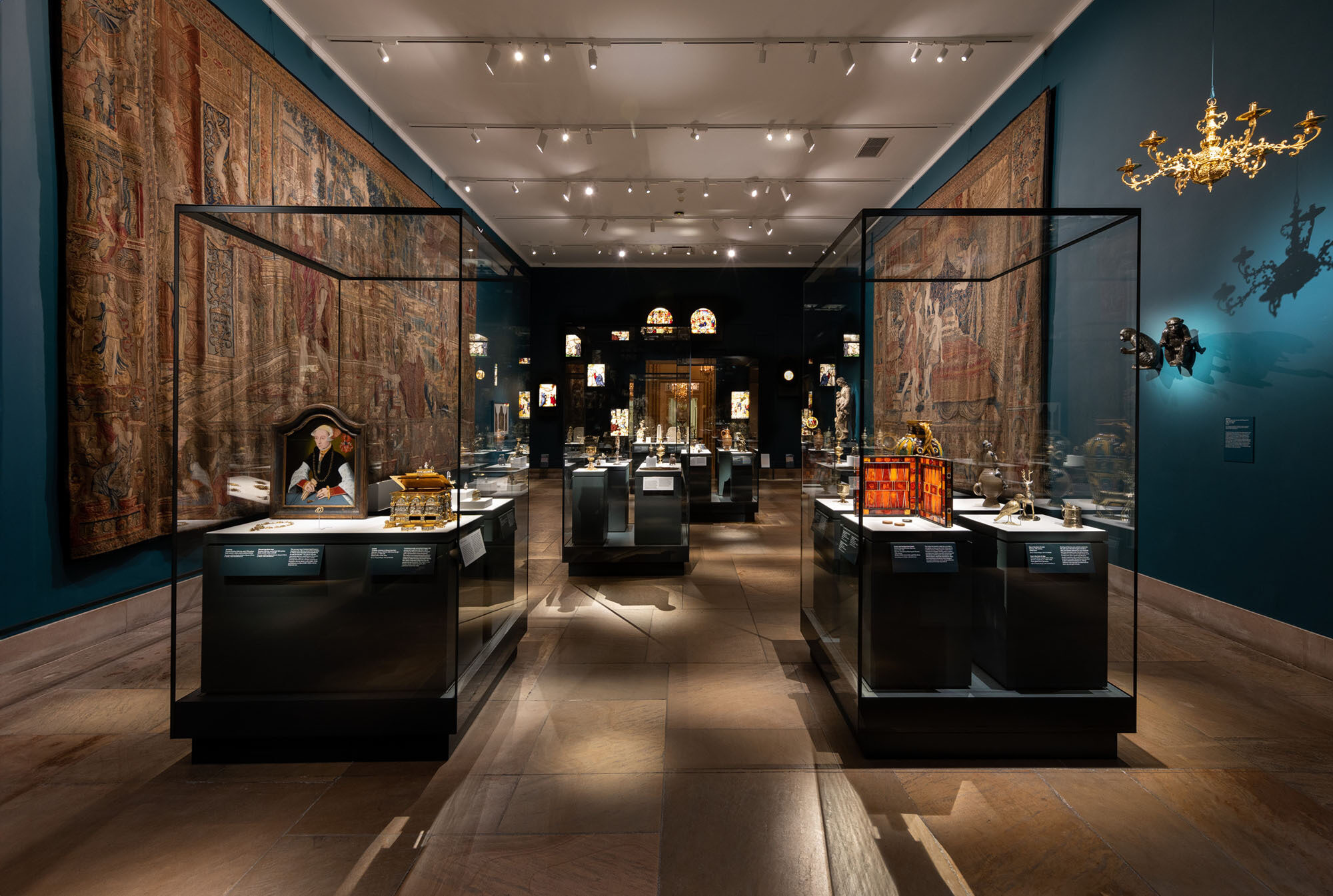 Gallery of Display Cases in The Metropolitan Museum of Art - 1