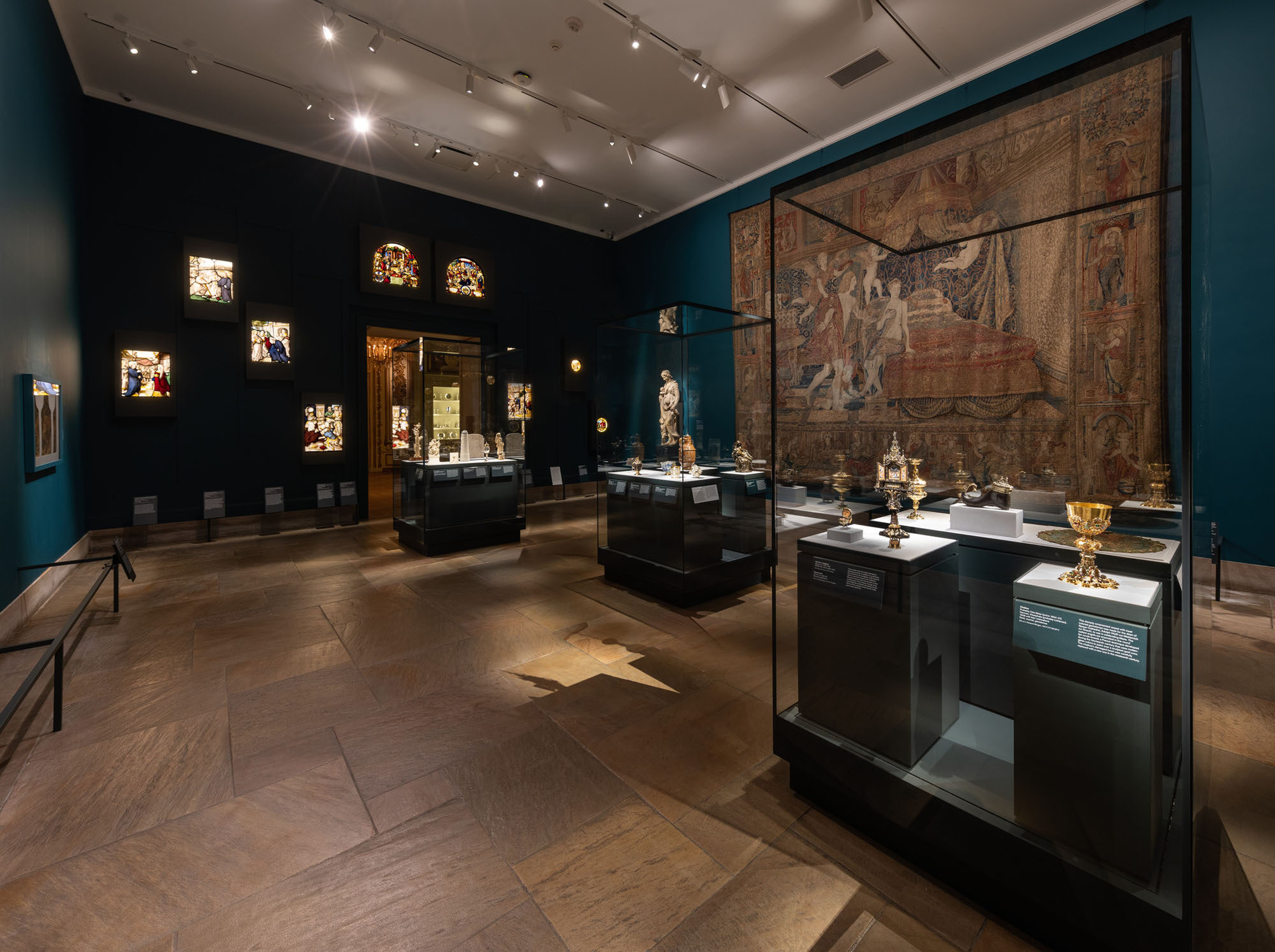 Gallery of Display Cases in The Metropolitan Museum of Art - 2