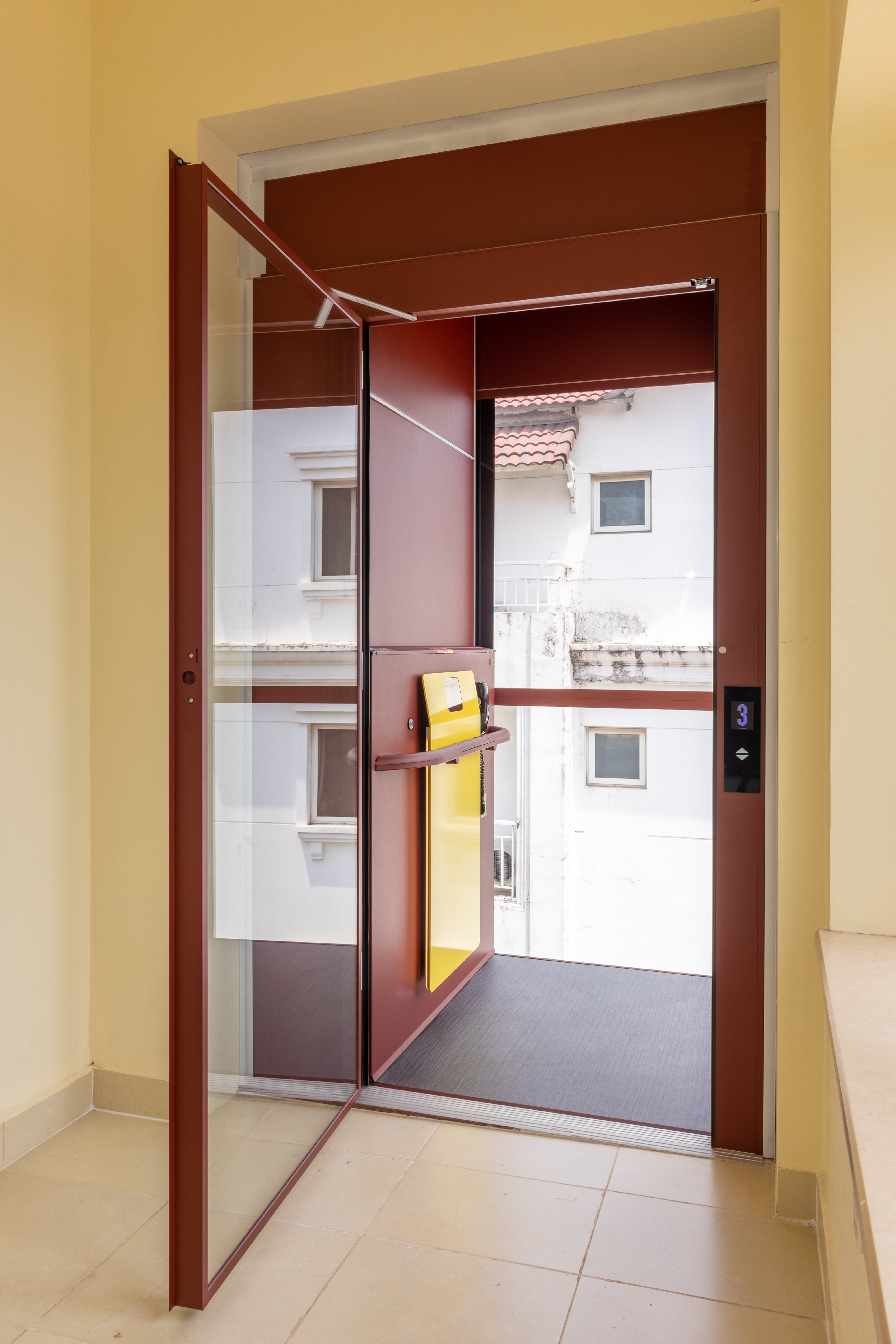 Gallery of Outdoor Glass Elevator for Panoramic Villa Views - 3