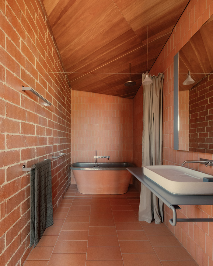 Gallery of External Blinds in Burnt Earth Beach House - 16