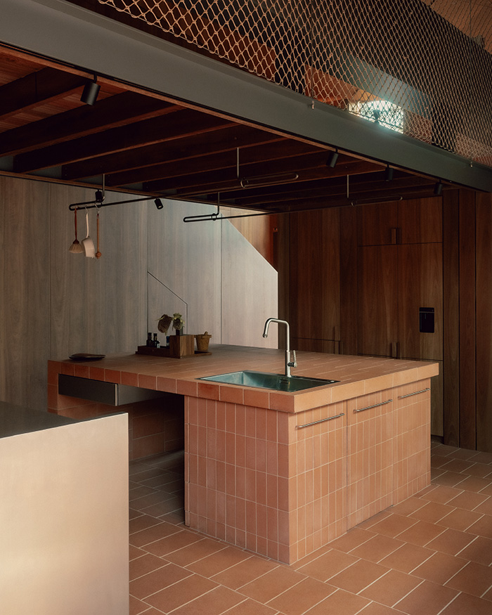 Gallery of External Blinds in Burnt Earth Beach House - 11