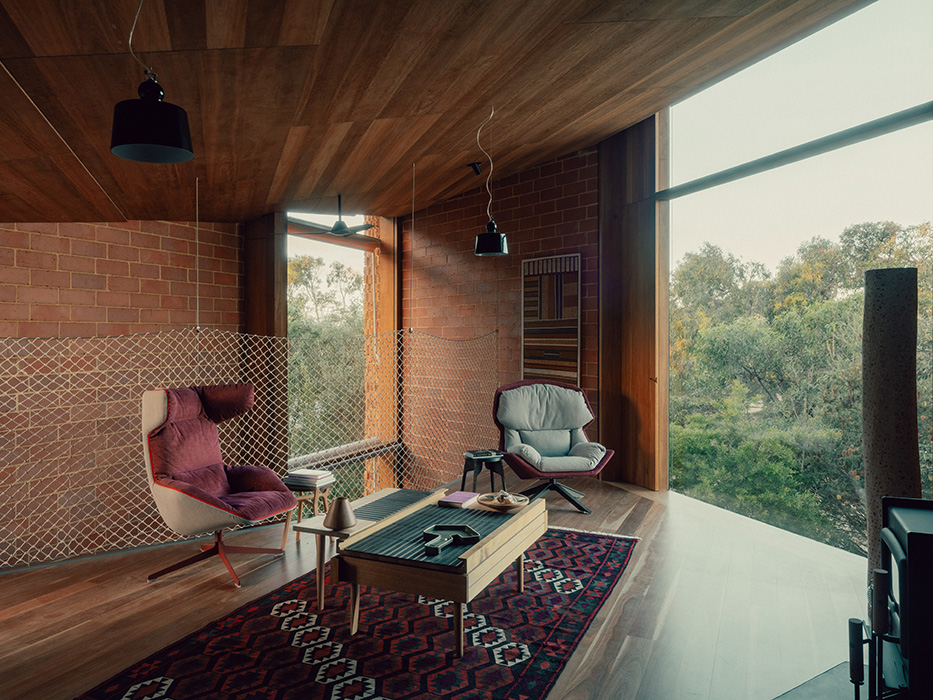 Gallery of External Blinds in Burnt Earth Beach House - 6