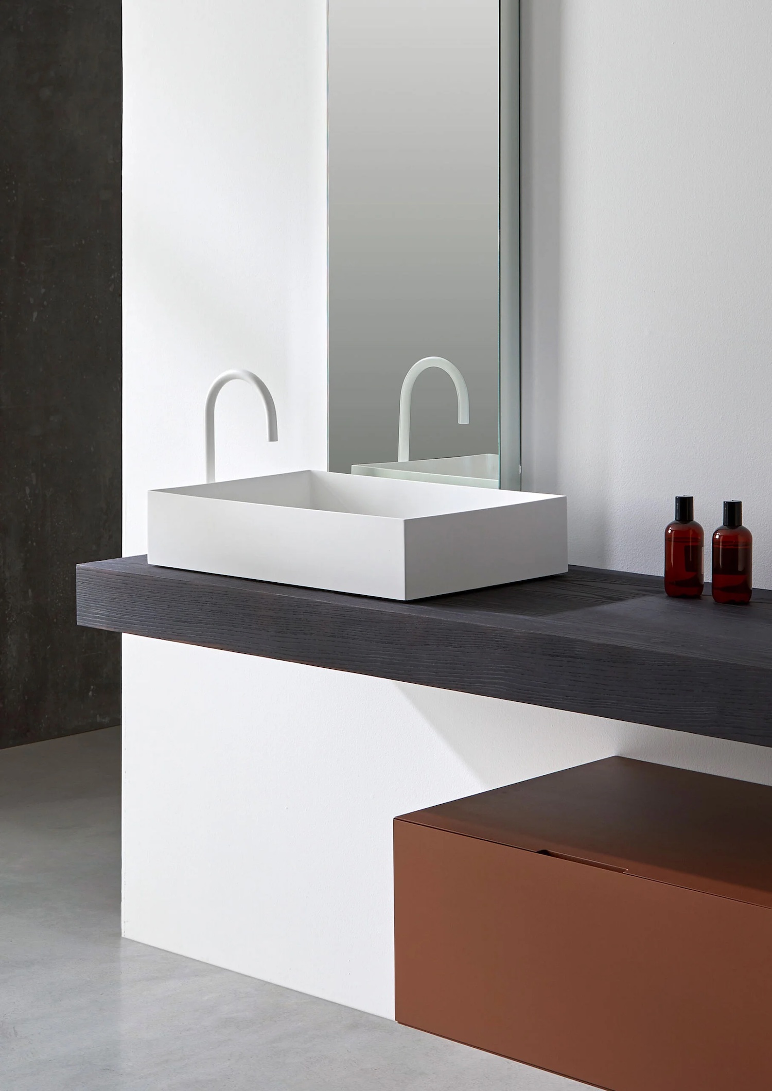 Gallery of Counter-Mounted Basins - 18