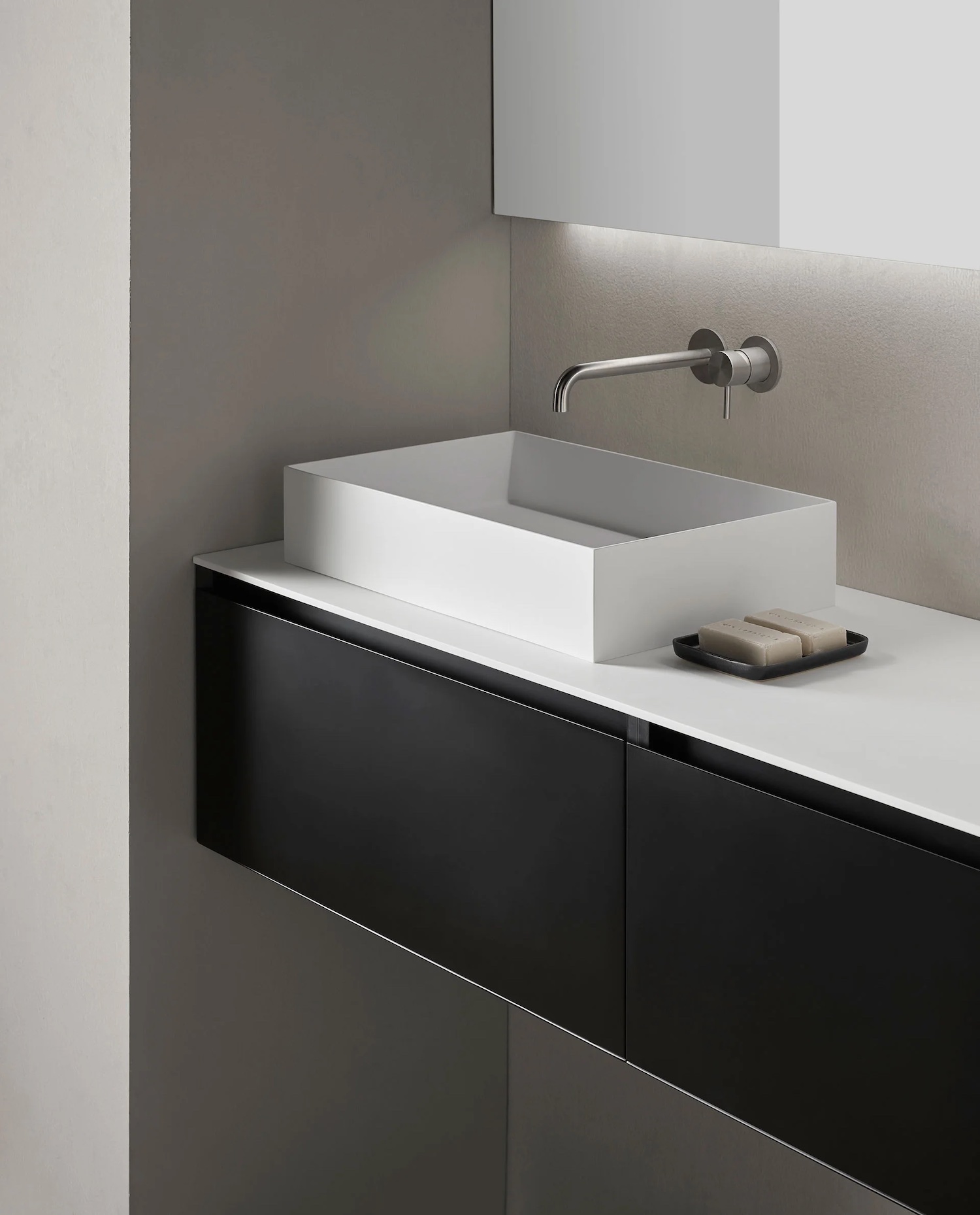 Gallery of Counter-Mounted Basins - 10