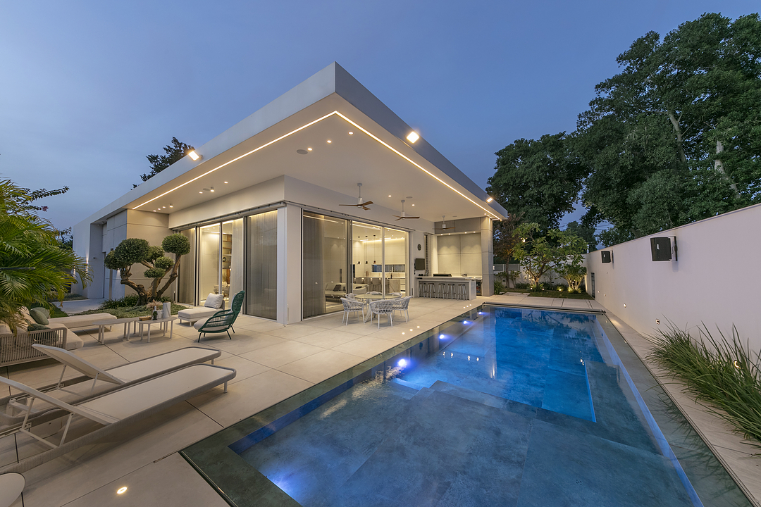 Minimal Sliding System at Villa Village from Motion Facades