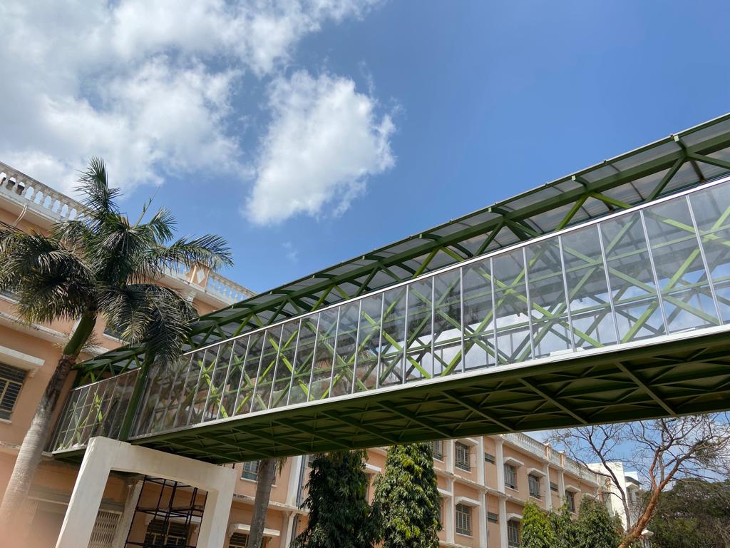 Gallery of Compact Façade - 2