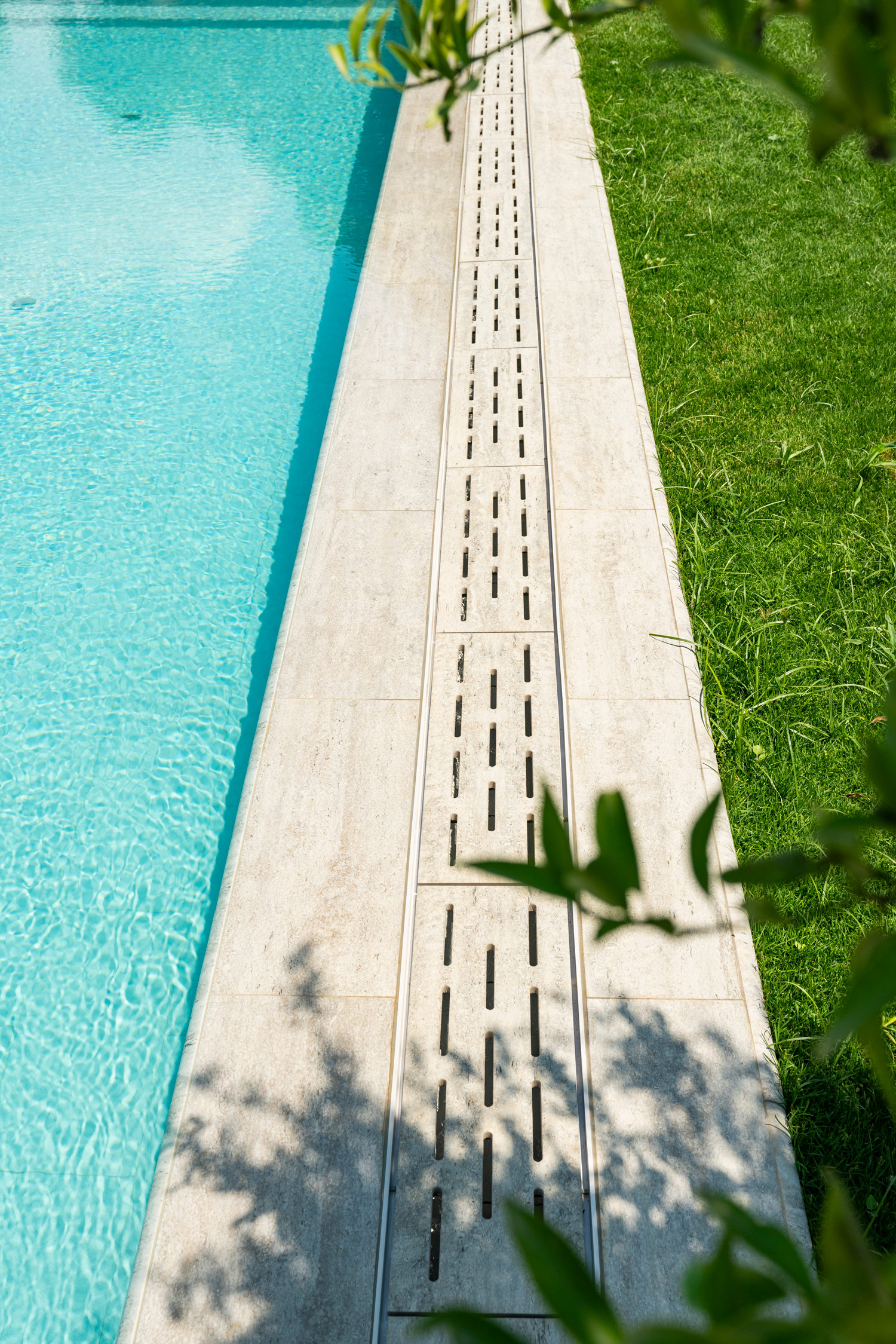 Gallery of Swimming Pool Monoblock Gratings - 3