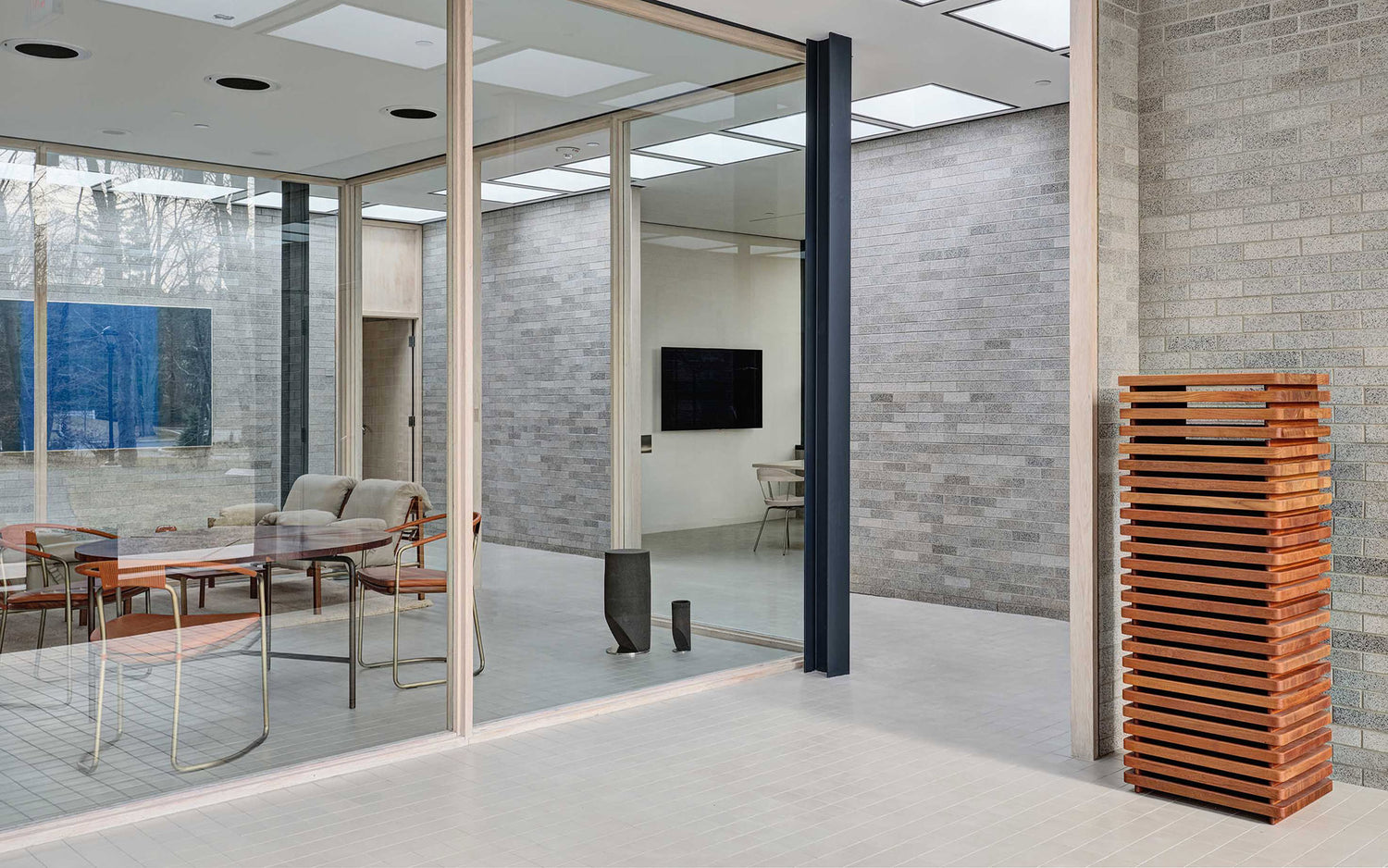 Gallery of Modern Furniture in Johnson's Schlumberger Building - 5