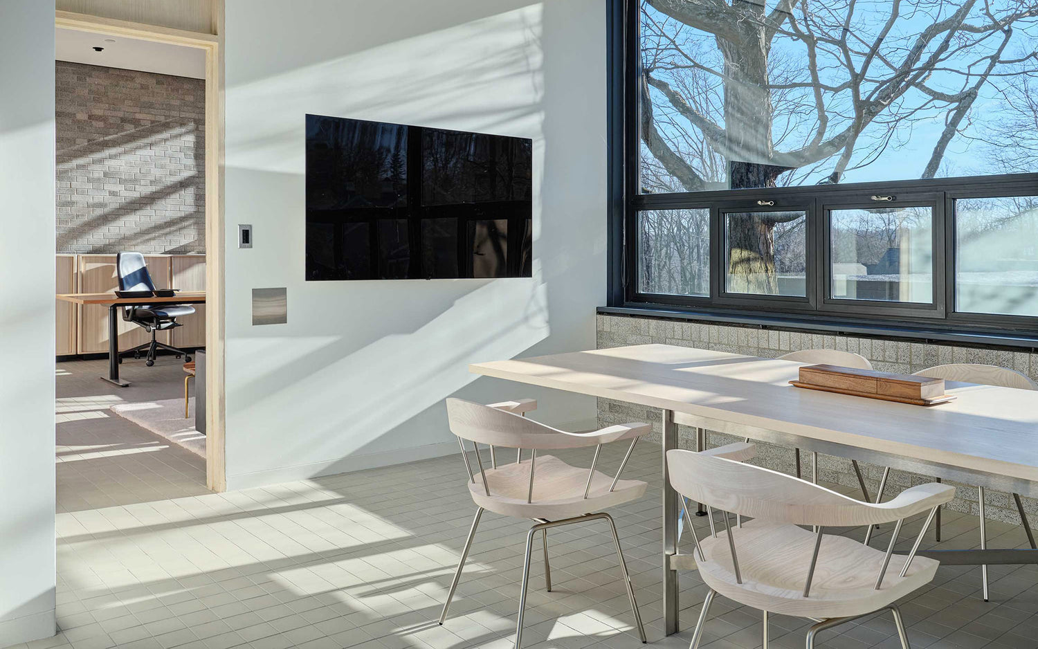 Gallery of Modern Furniture in Johnson's Schlumberger Building - 4