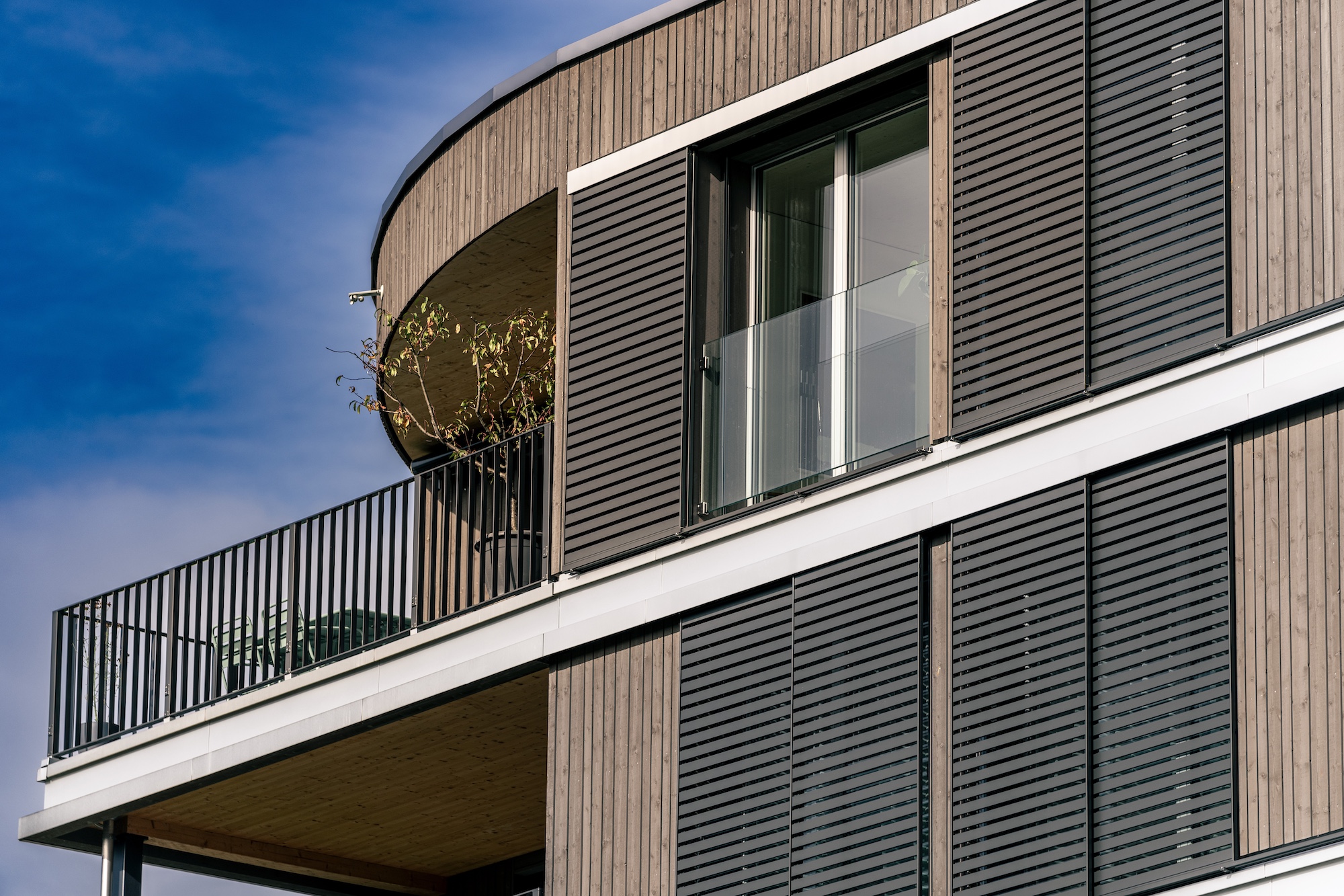 Gallery of Aluminium Sliding Shutters at Sunnehof in Fällanden - 3