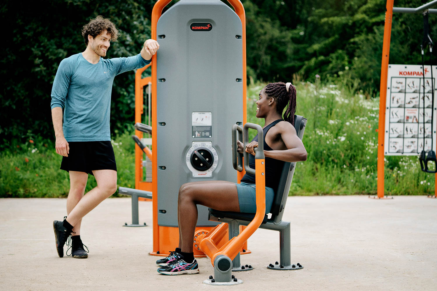 Galeria de Equipamiento para áreas fitness de exterior - 19