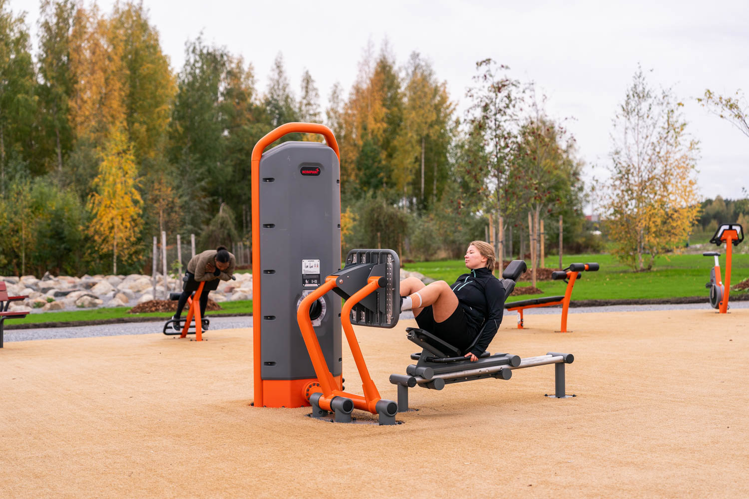 Galeria de Equipamiento para áreas fitness de exterior - 13