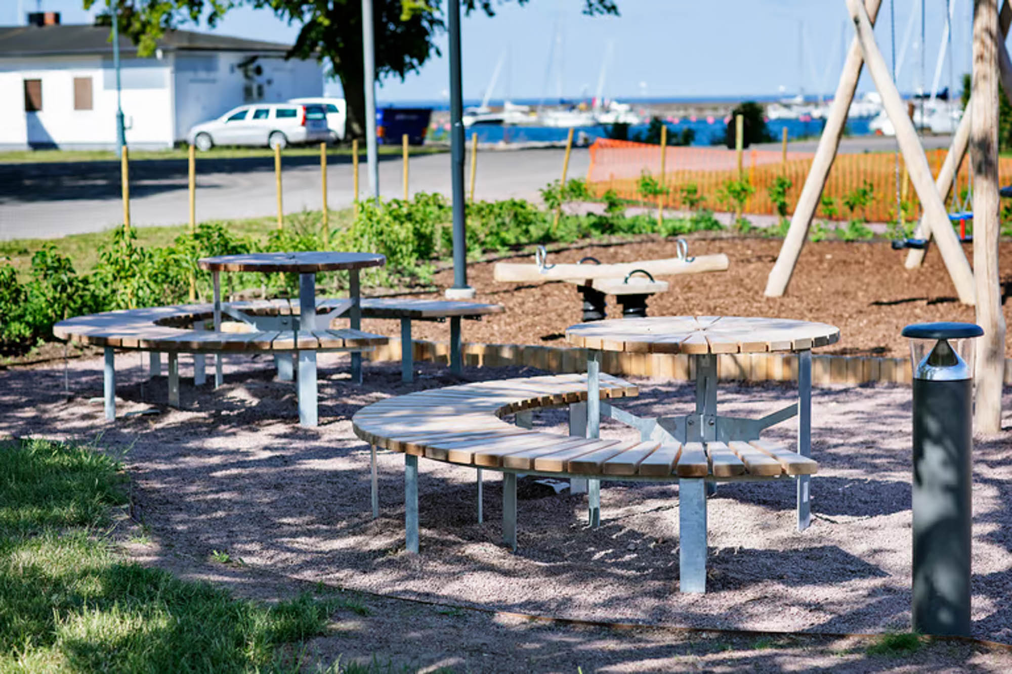 Galeria de Mobiliario inclusivo de exterior para parques - 28