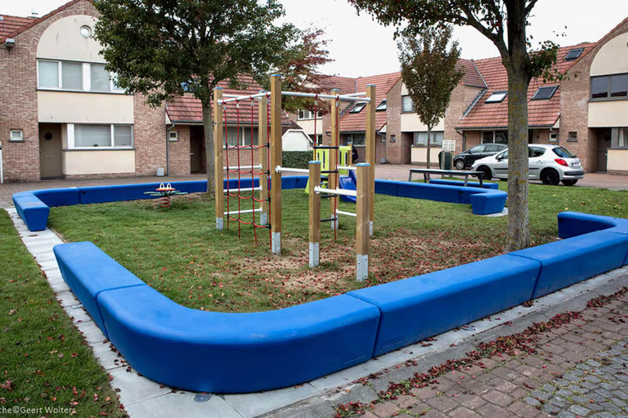 Galeria de Mobiliario inclusivo de exterior para parques - 36