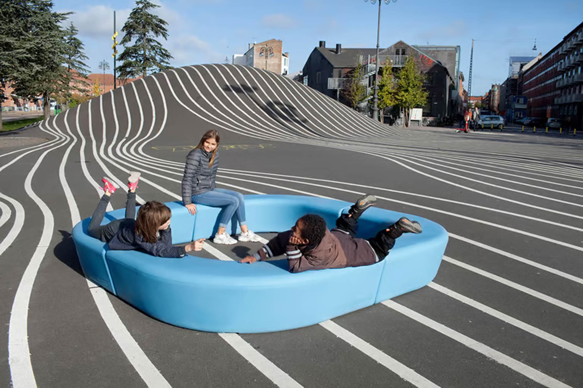 Galeria de Mobiliario inclusivo de exterior para parques - 37