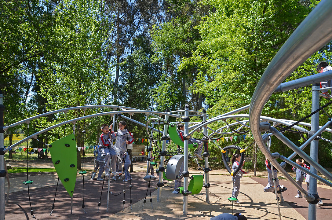 Juegos Infantiles en Universidad de KOMPAN