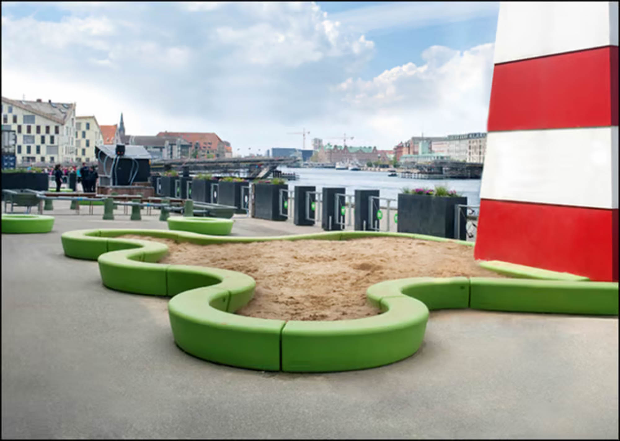 Galeria de Mobiliario inclusivo de exterior para parques - 14