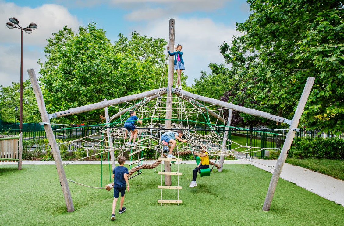 Juego de redes de escalada y estructuras Corocord™ de KOMPAN